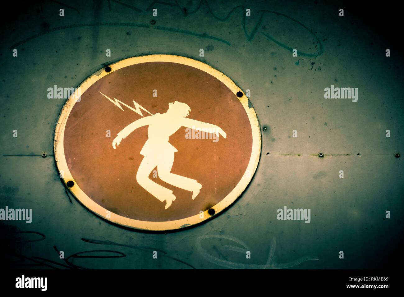 Electricity warning sign hi-res stock photography and images - Alamy