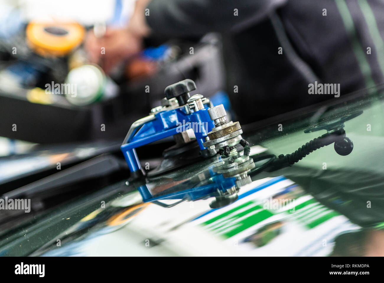 Mechanic repairing windscreen hi-res stock photography and images - Alamy