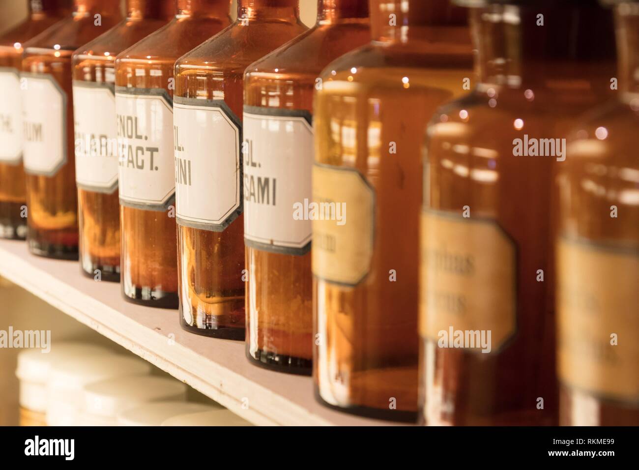 Vintage chemistry hi-res stock photography and images - Alamy