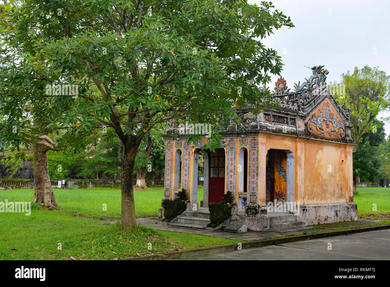 Hue tree and shrine hi-res stock photography and images - Alamy
