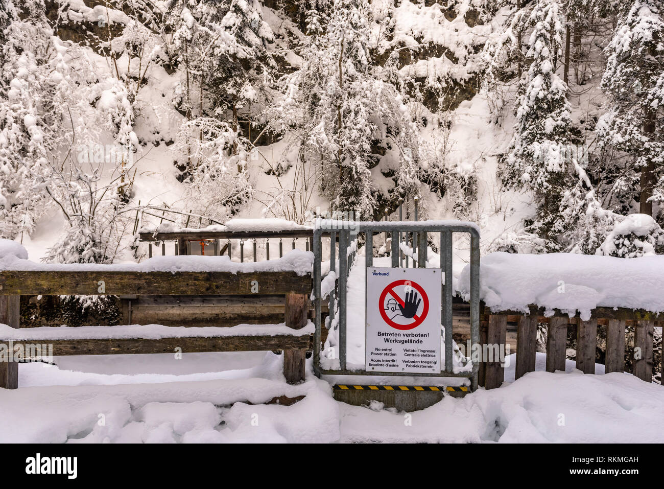 Italian no entry sign hi-res stock photography and images - Alamy
