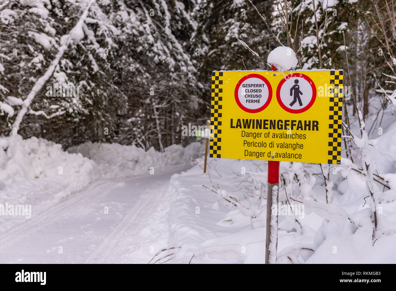 Italian german traffic signs hi-res stock photography and images - Alamy