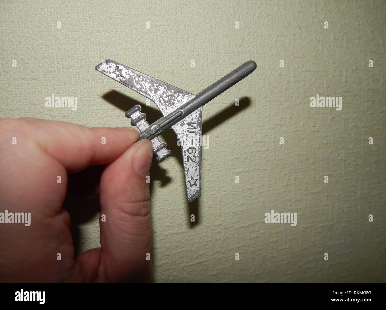 Hand holding plane hi-res stock photography and images - Alamy