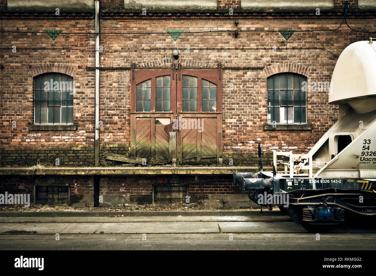 Old storehouse hi-res stock photography and images - Alamy