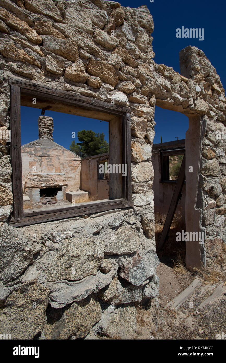 Ruin ruins fireplace hi-res stock photography and images - Alamy