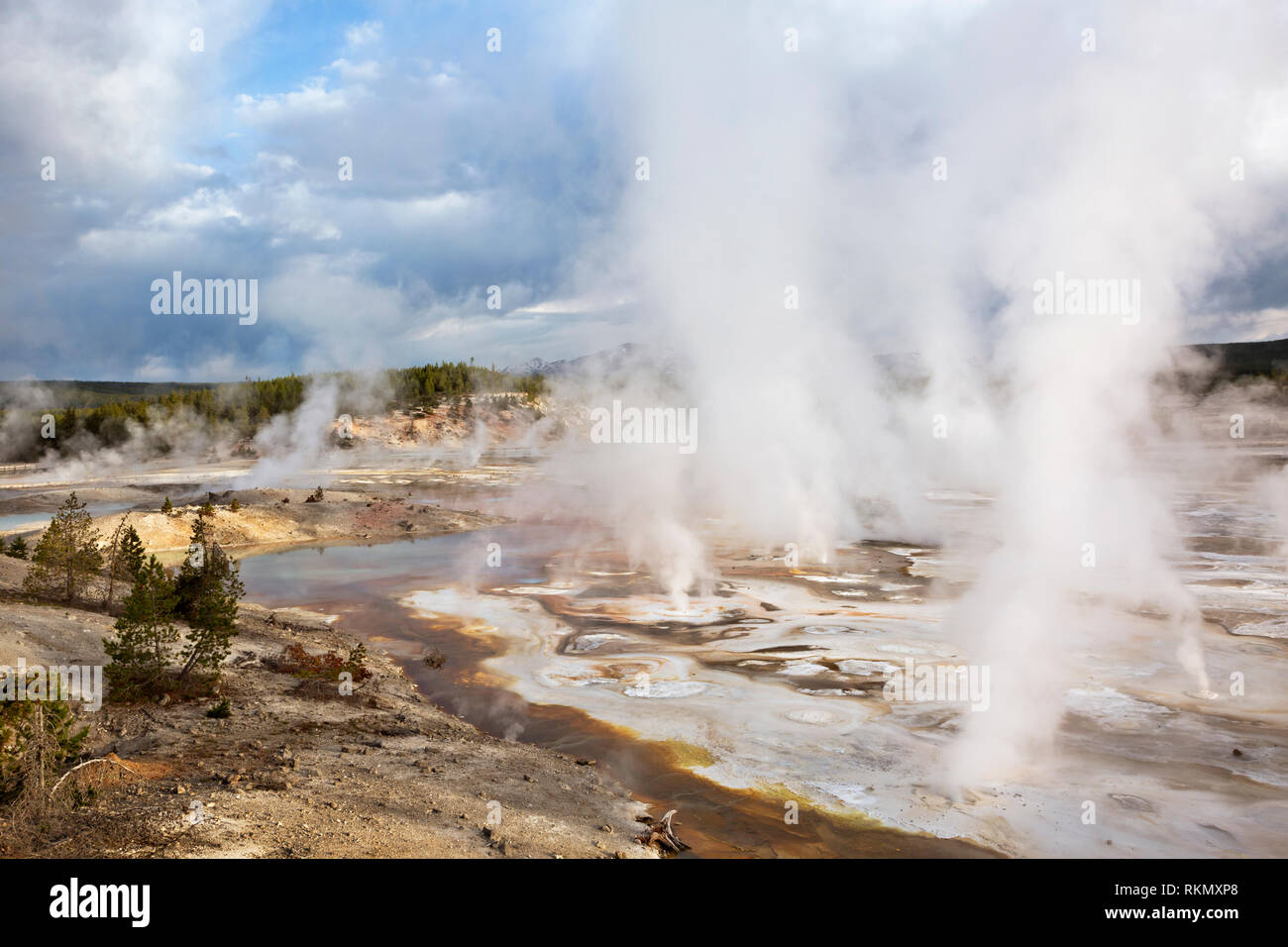 WY03428-00...WYOMING - Patterns and steam made by the fumerals and hot ...