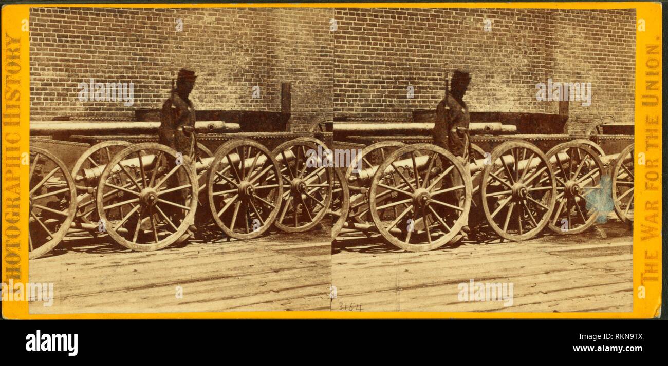 Howitzer guns hi-res stock photography and images - Alamy