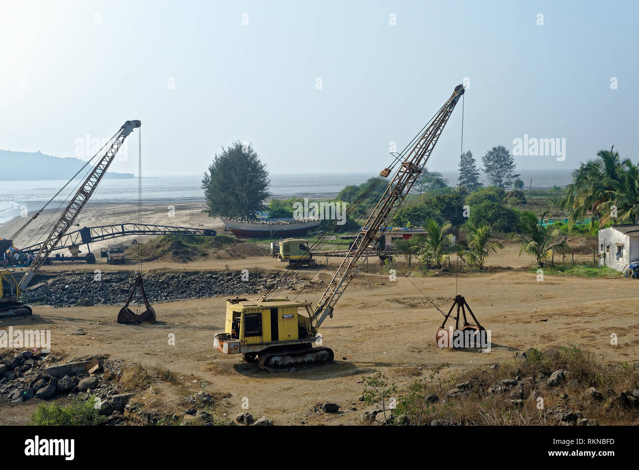 Grab crane in the port of Revdanda near alibag Maharashtra India Stock ...
