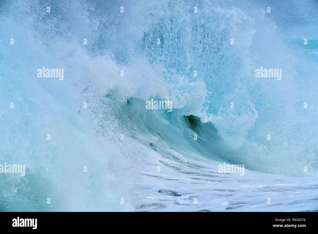 Big wave hawaii hi-res stock photography and images - Alamy