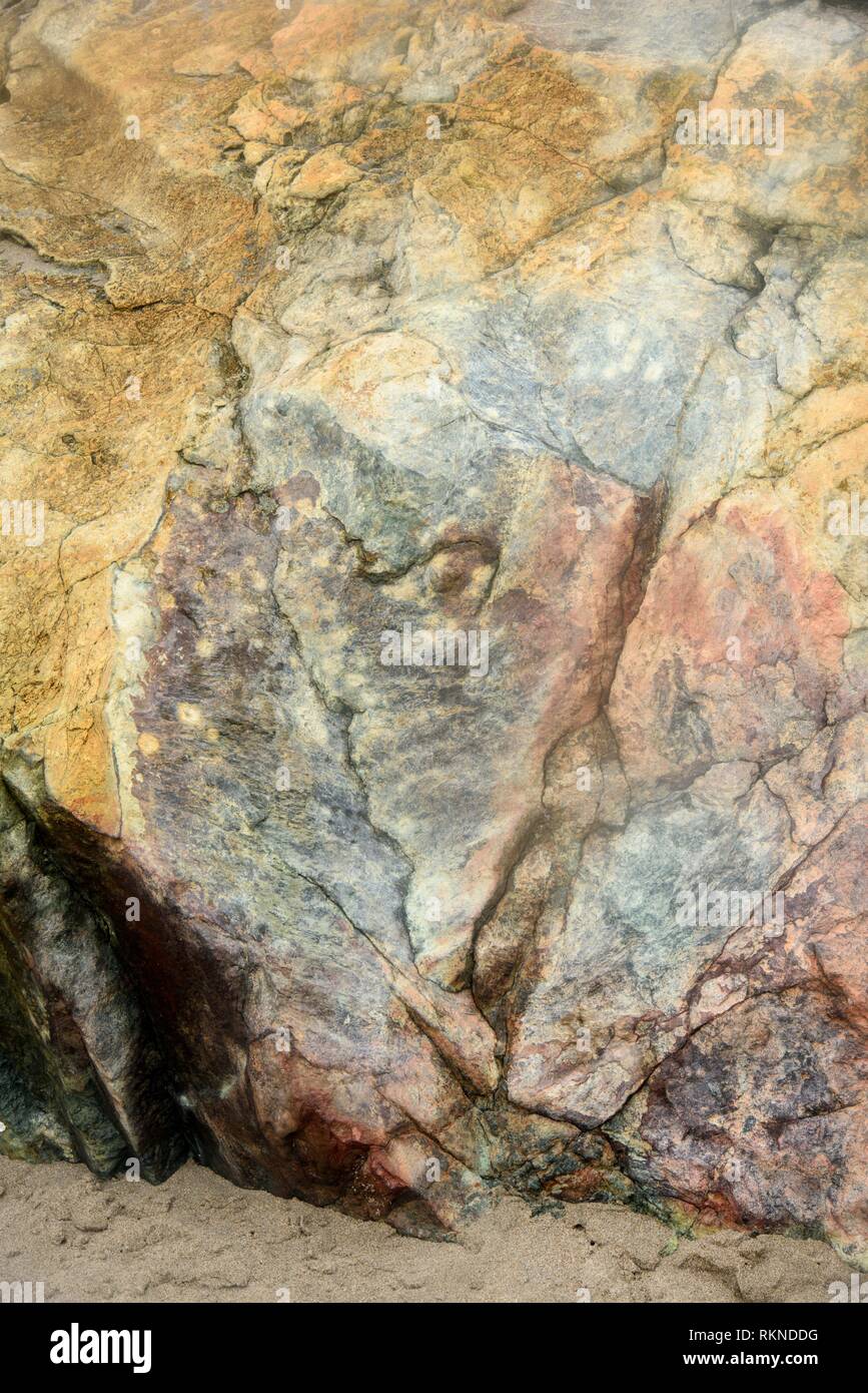 Rock outcrop at the beach hi-res stock photography and images - Alamy