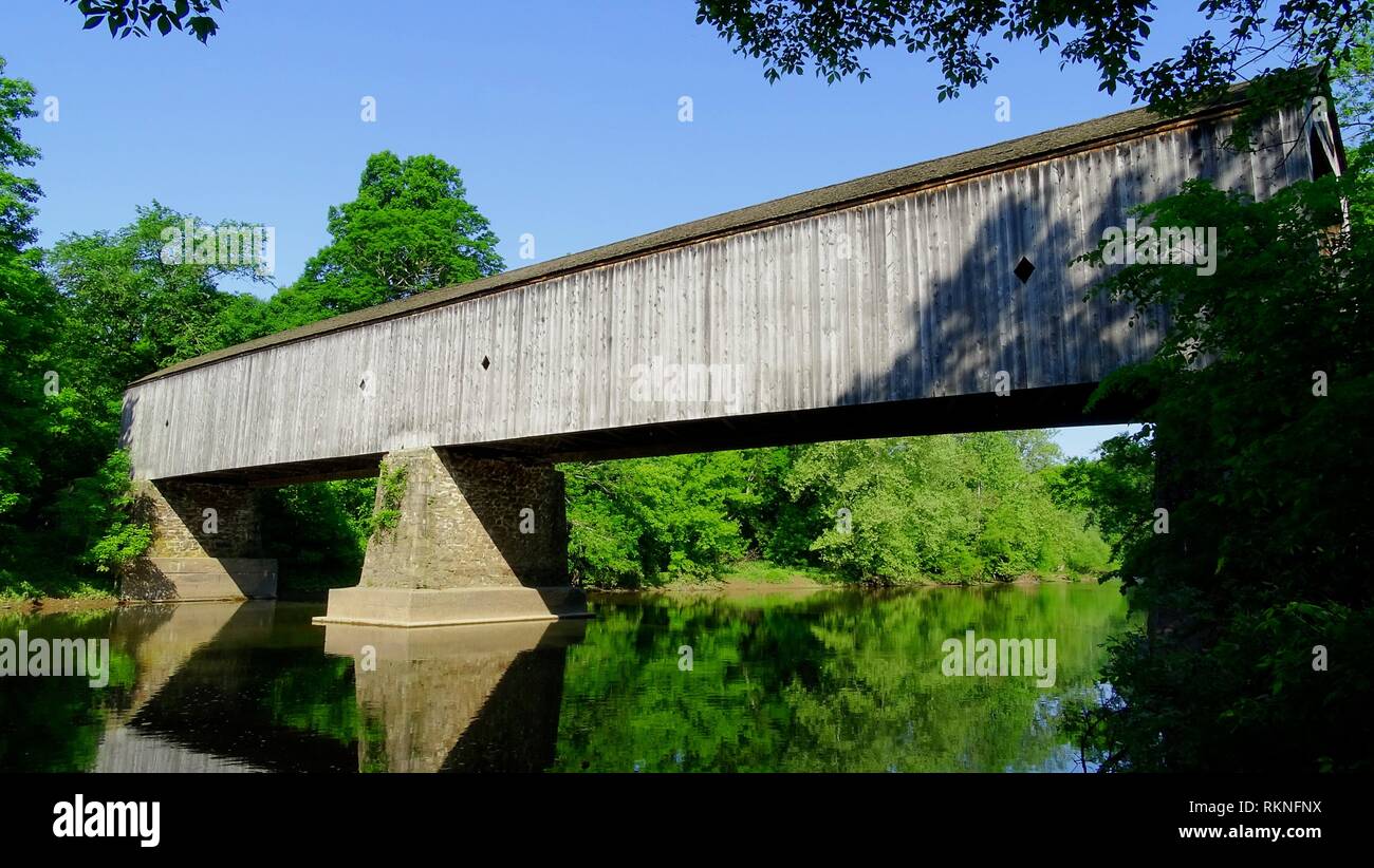 Covered bridge pennsylvania wooden hi-res stock photography and images ...