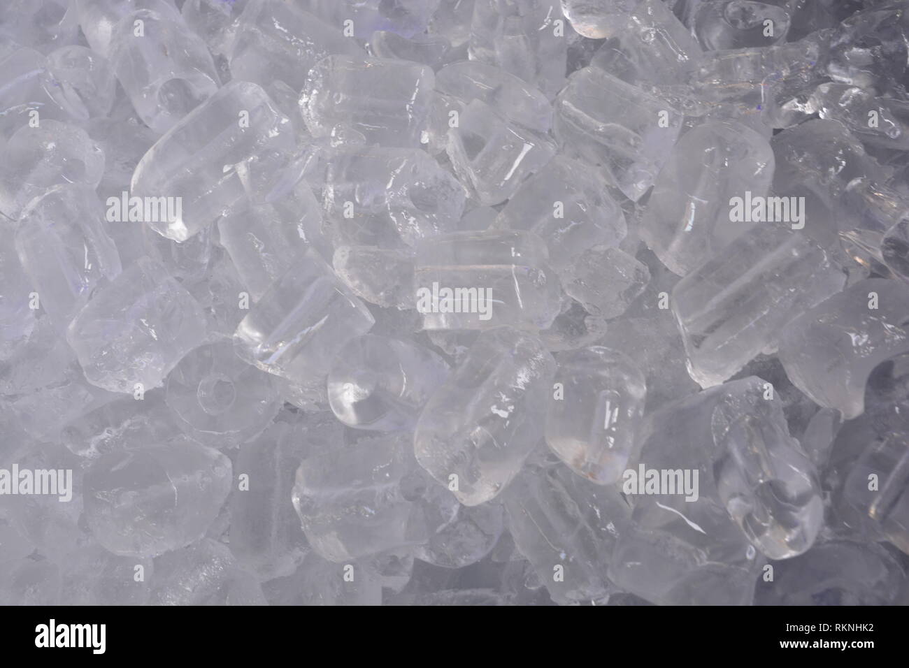 Ice cubes in pile hi-res stock photography and images - Alamy