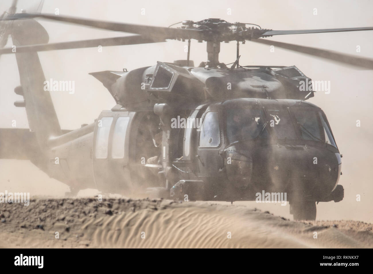 Flight crews from the Kansas National Guard’s 1st Battalion, 108th ...