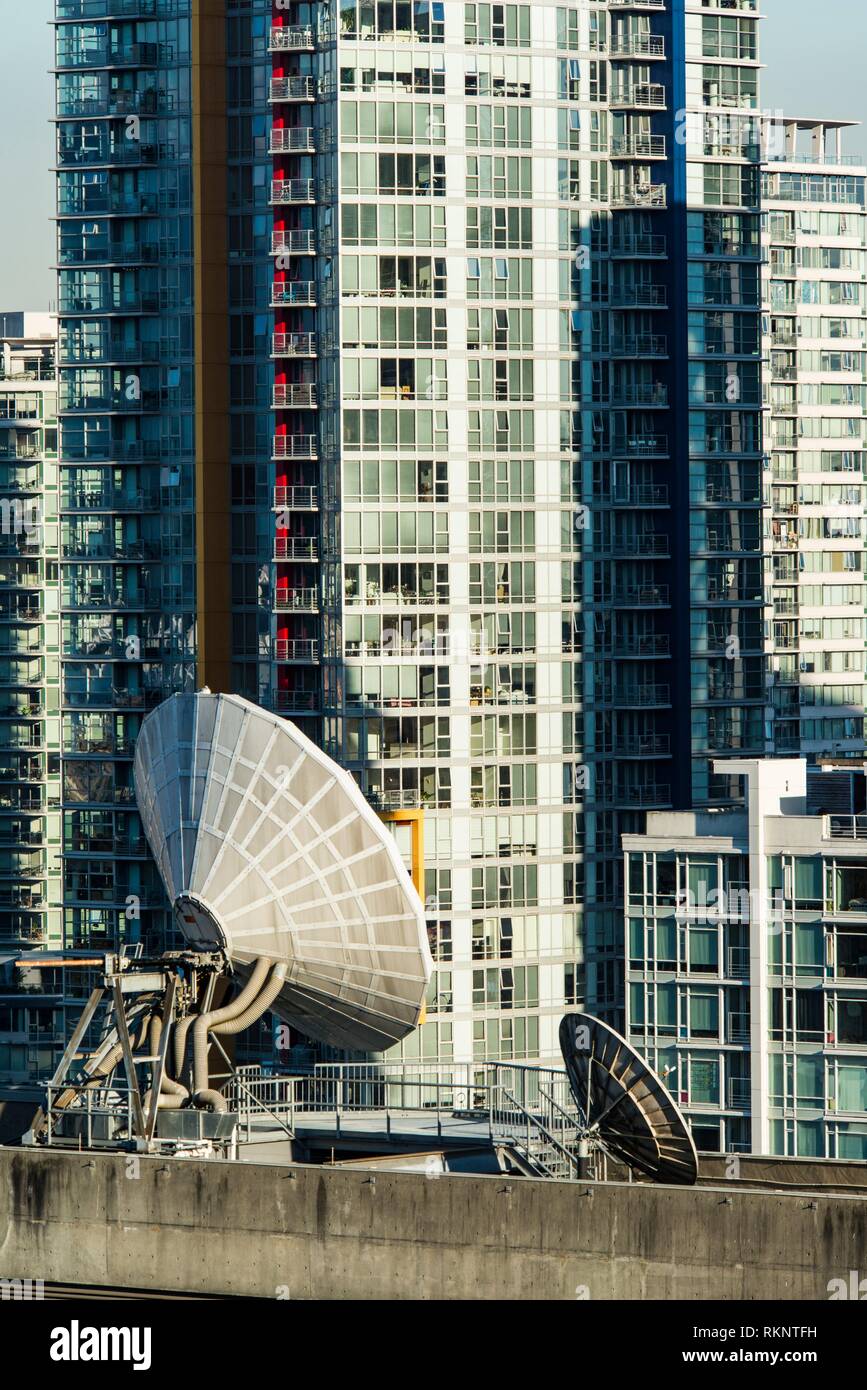 Communication antenna on top building hi-res stock photography and ...