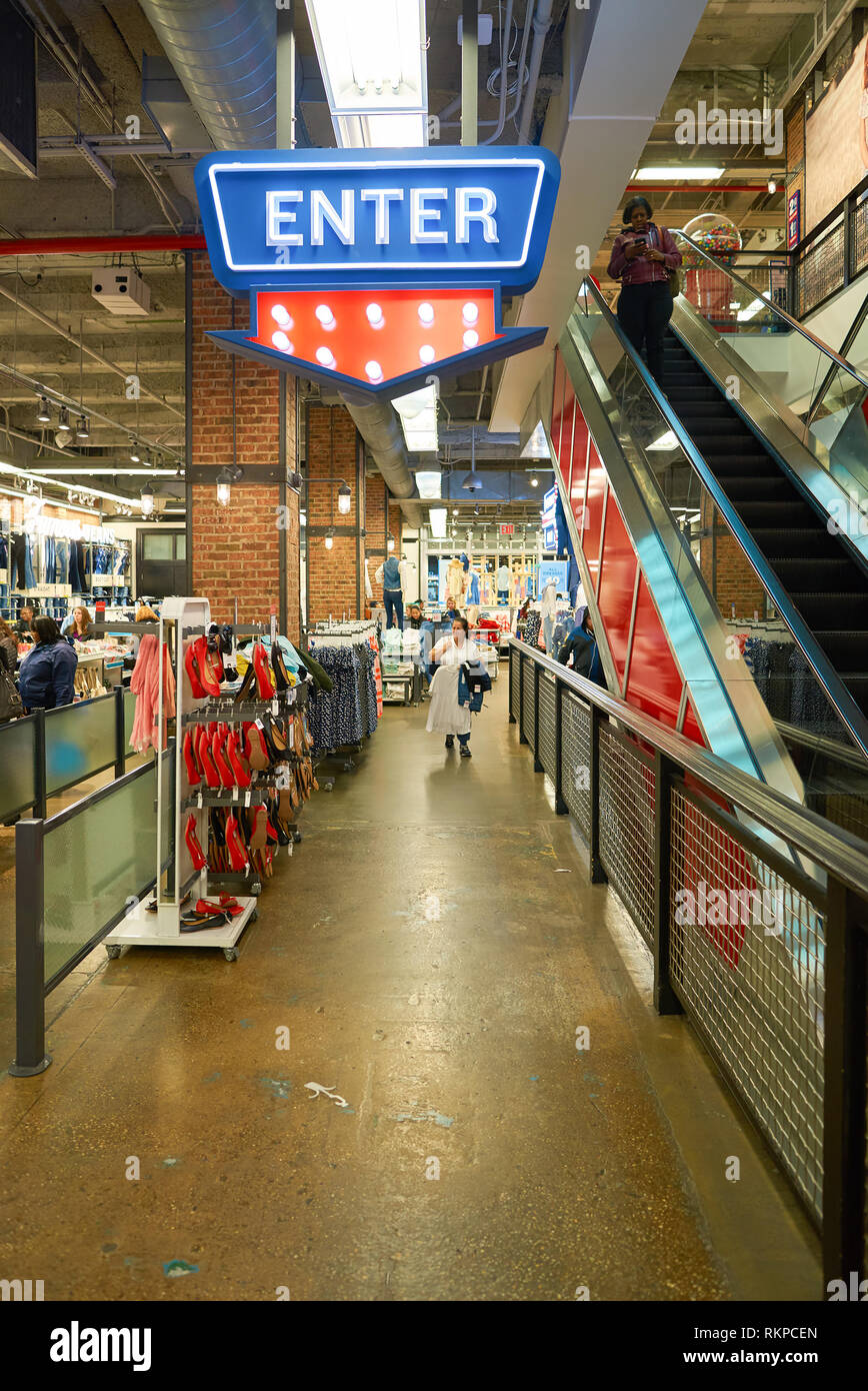 Old navy store interior hi-res stock photography and images - Alamy