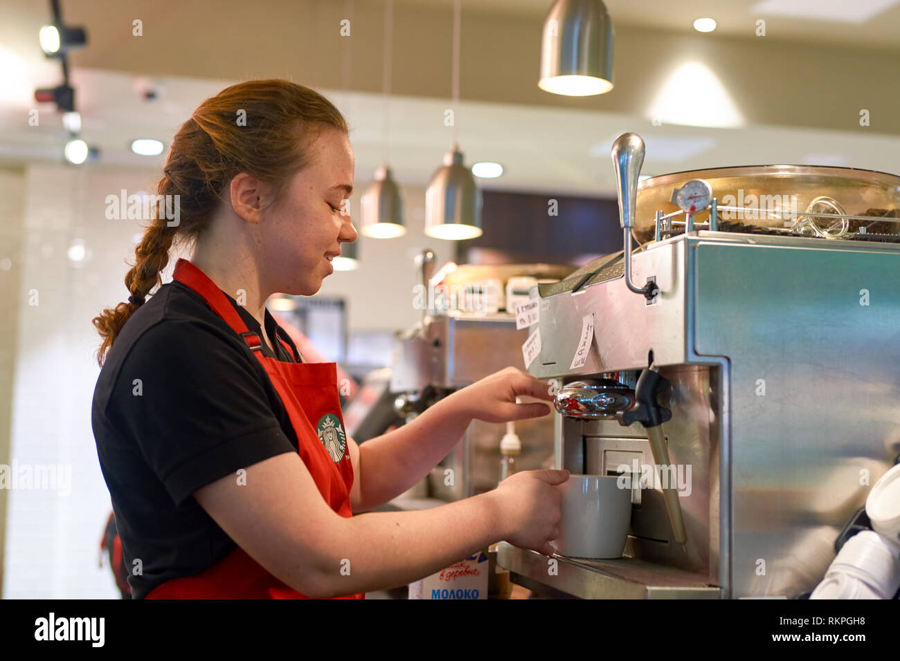Starbucks worker beverage hi-res stock photography and images - Alamy