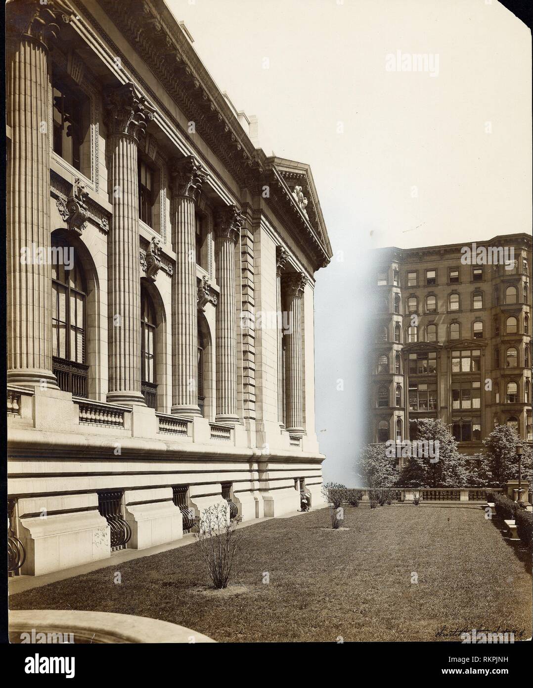 Central library new york hi-res stock photography and images - Alamy