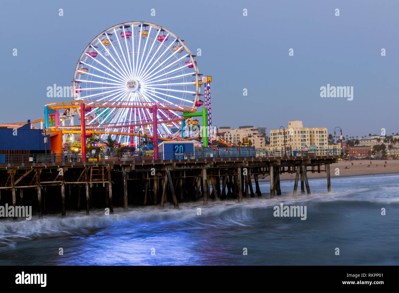 Parque de diversiones carrusel hi-res stock photography and images - Alamy