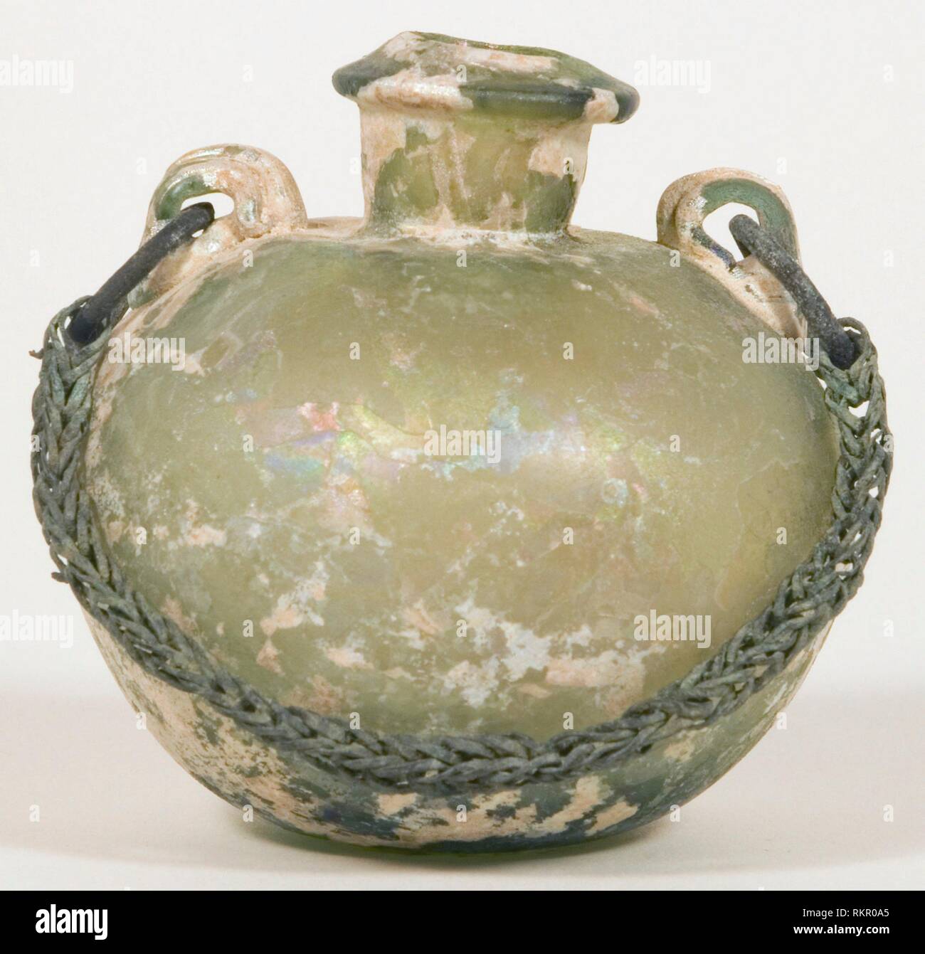 Bronze aryballos hi-res stock photography and images - Alamy