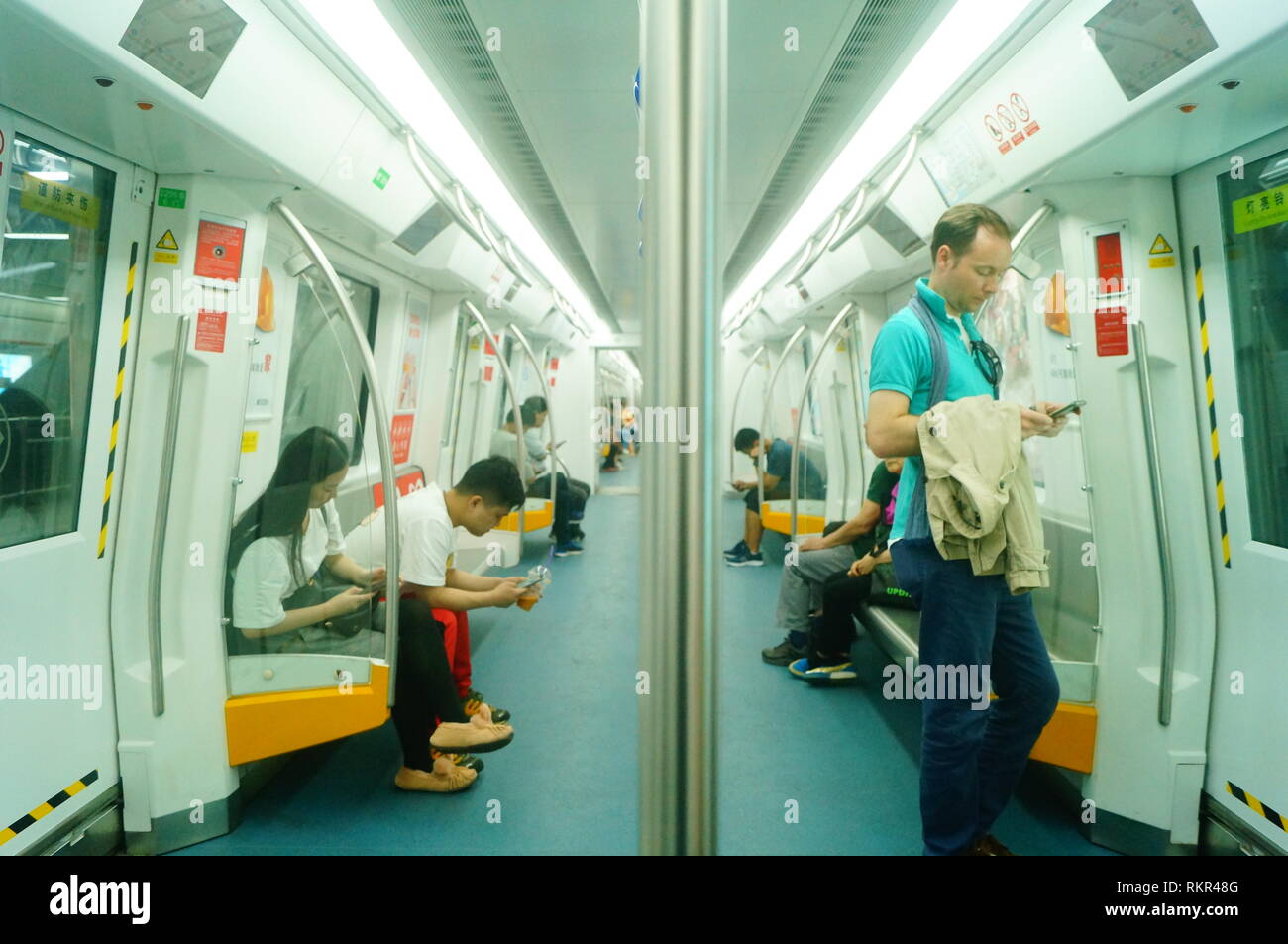 Shenzhen, China: people take the subway Stock Photo - Alamy