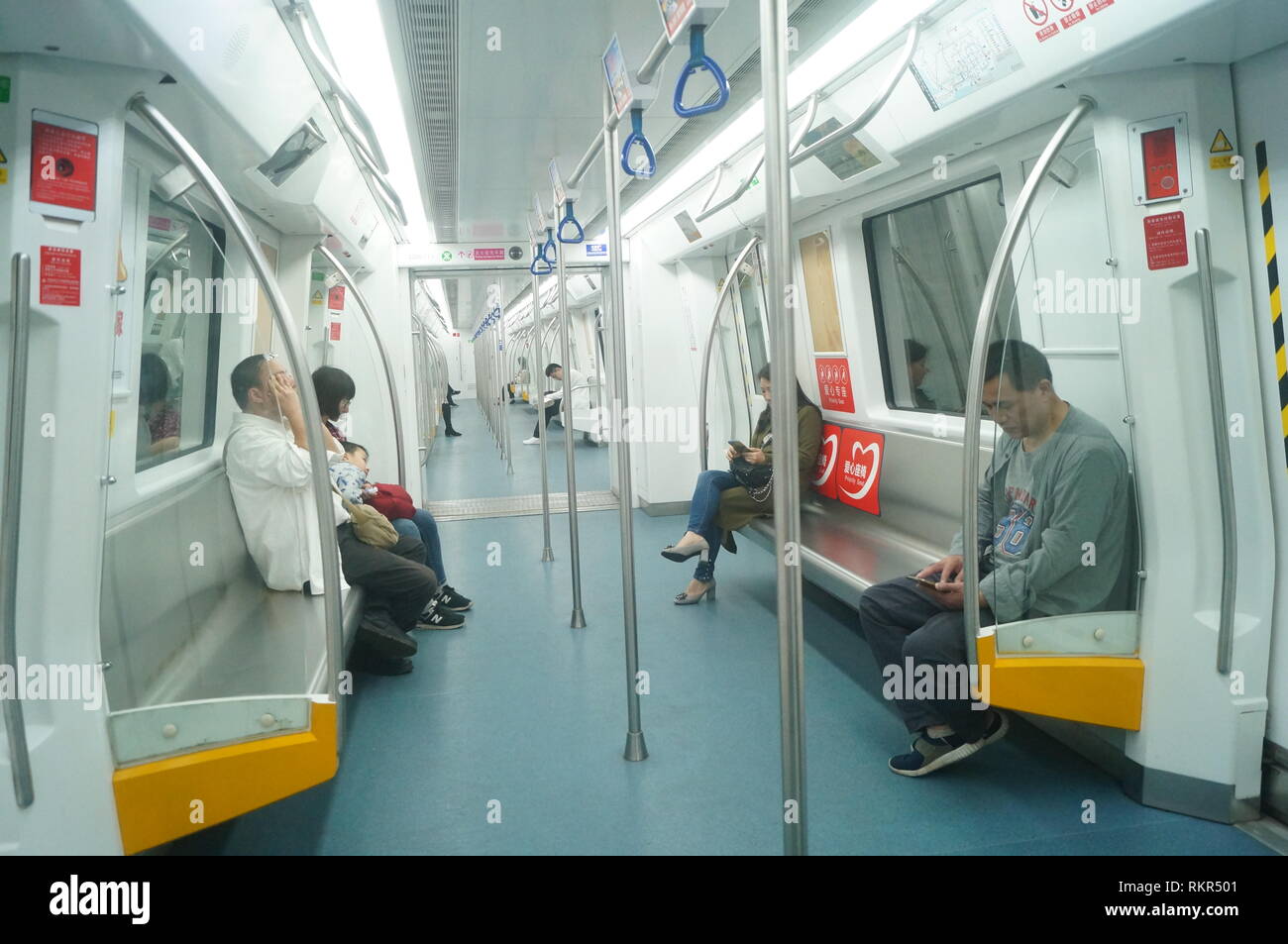 Shenzhen, China: people take the subway Stock Photo - Alamy