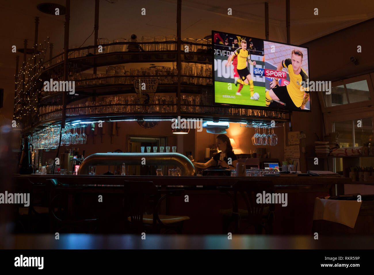 Sports Bar Tv High Resolution Stock Photography and Images - Alamy