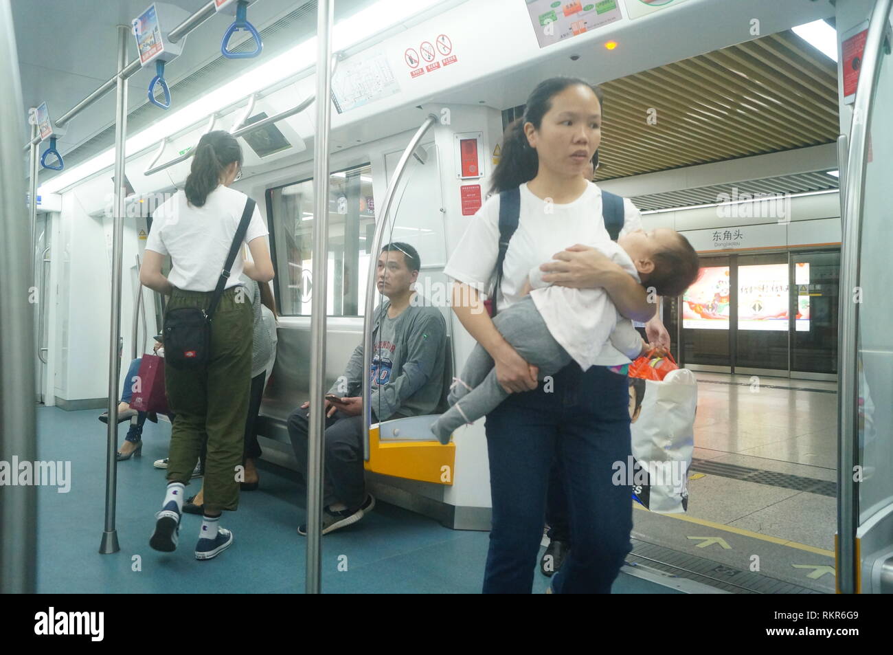 Shenzhen, China: people take the subway Stock Photo - Alamy