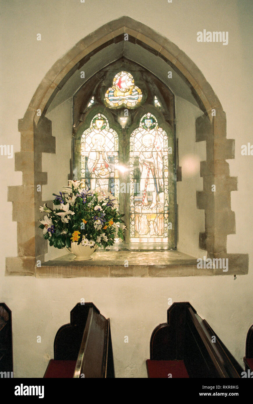 St andrews church medstead alton hi-res stock photography and images ...