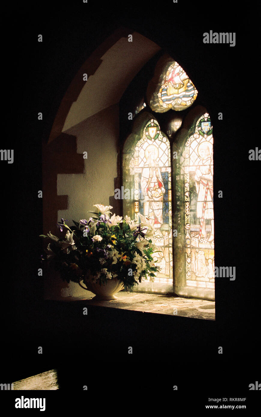 St andrews church medstead alton hi-res stock photography and images ...