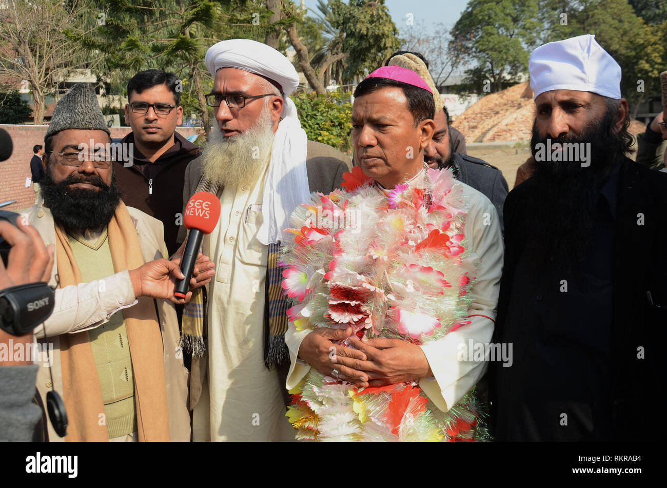 Interfaith dialogue hi-res stock photography and images - Alamy