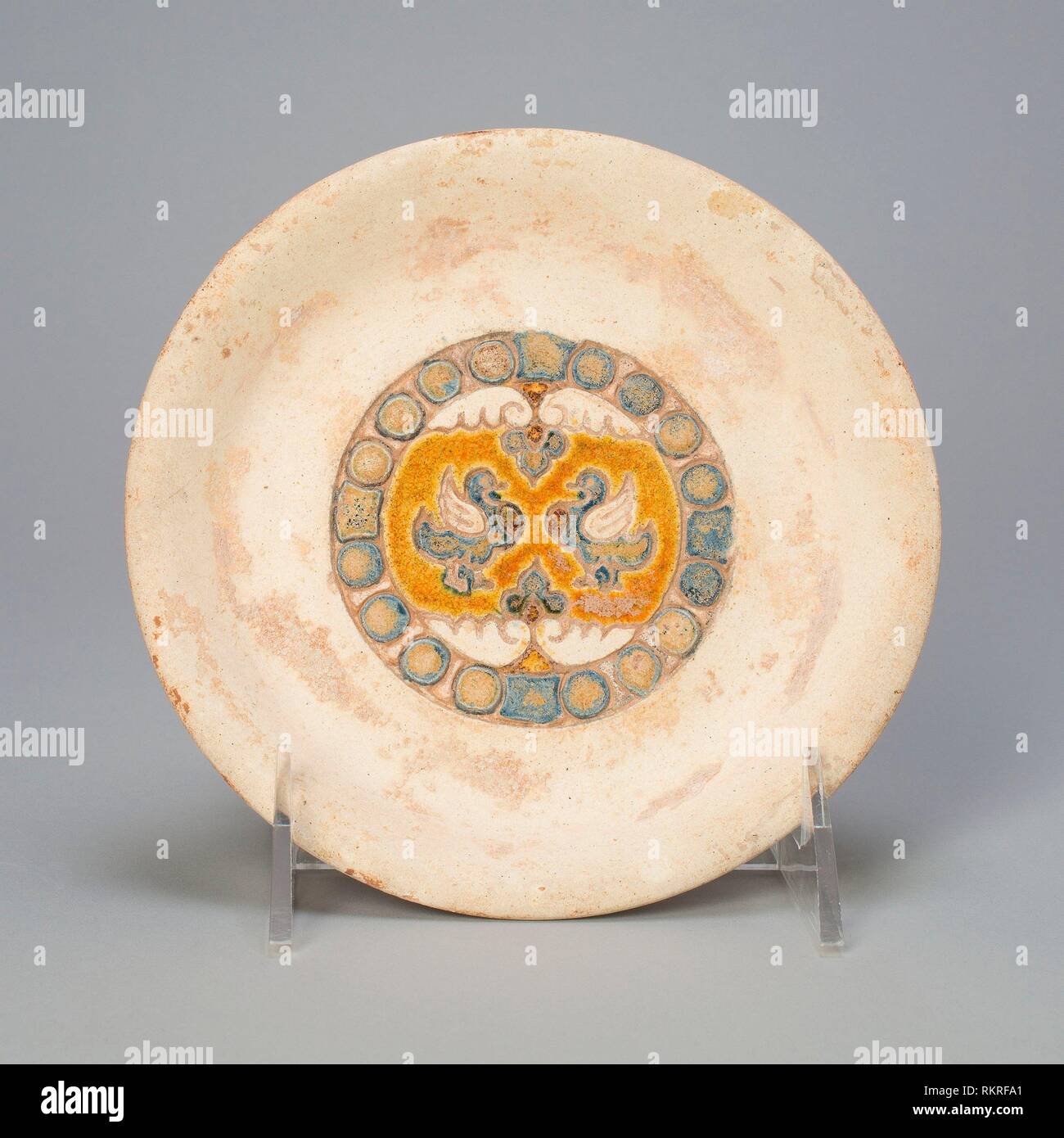 Dish with Two Birds Encircled by Beaded Roundels - Tang dynasty (618 ...