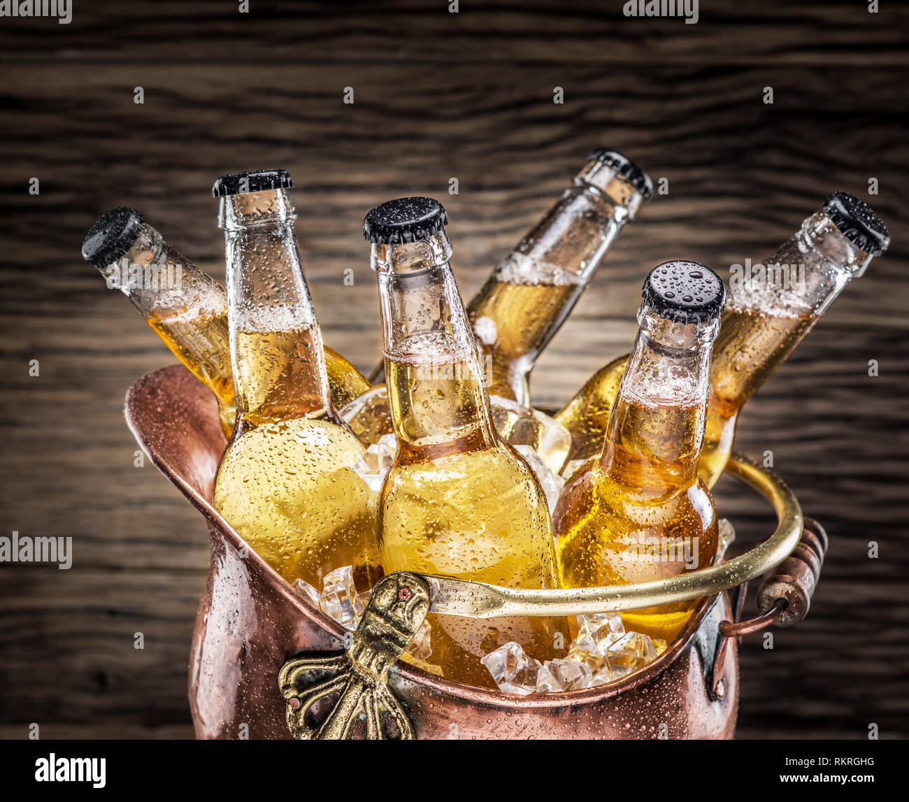 Old ice bucket hi-res stock photography and images - Alamy