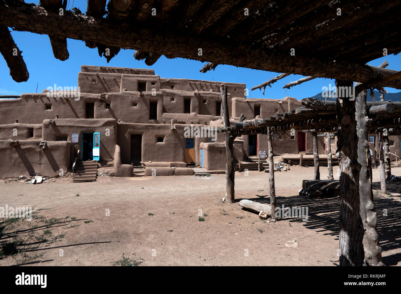 Native american village hi-res stock photography and images - Alamy