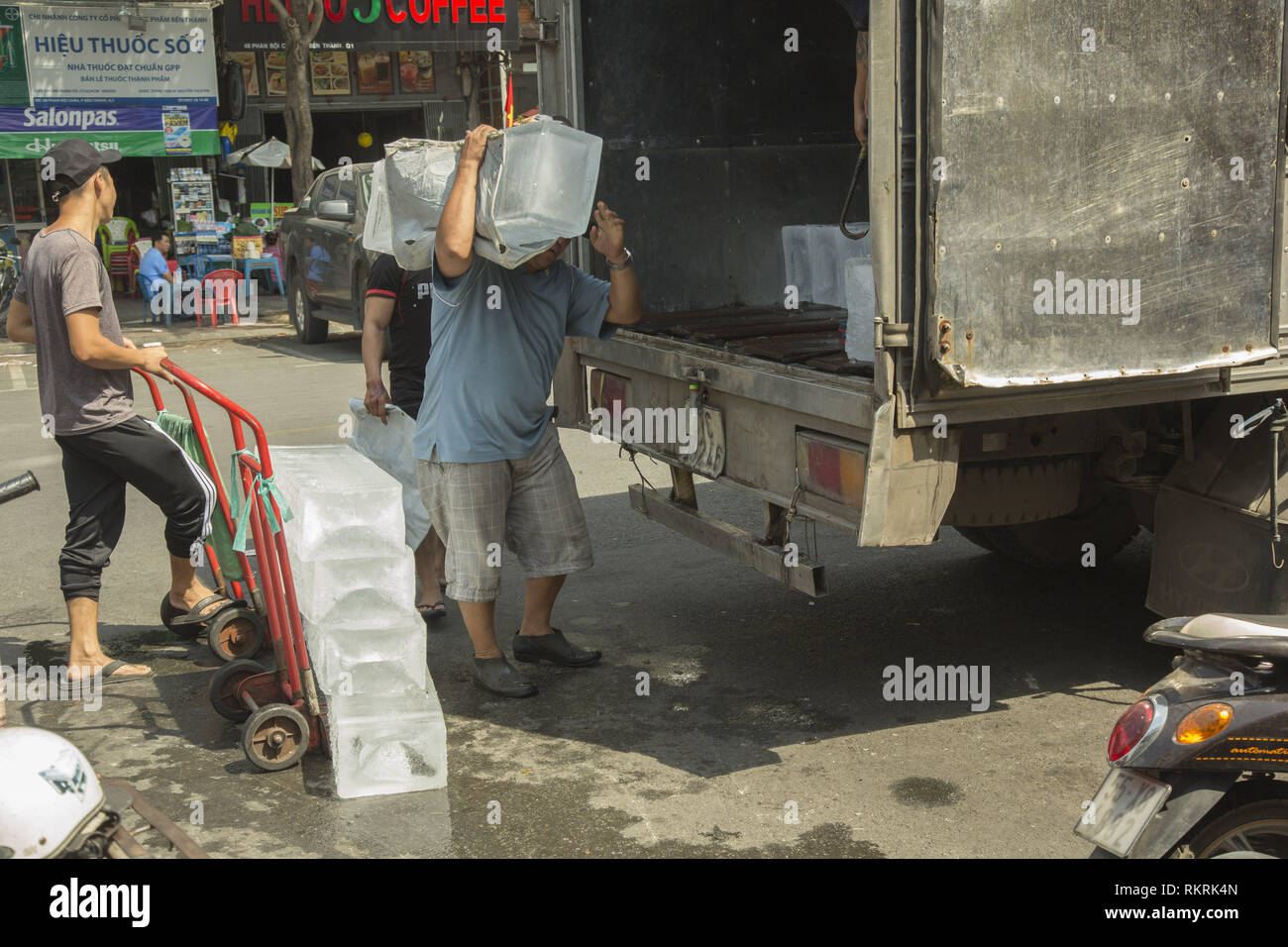 Delivery of ice blocks on market in Ho Chi Minh, Vietnam Stock Photo ...