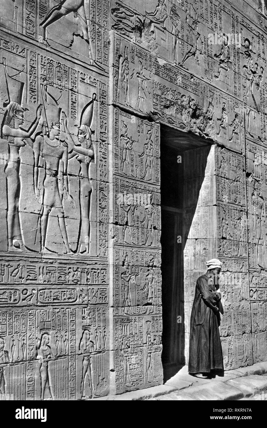 africa, egypt, luxor, entrance to the Temple of Horus, 1920-30 Stock ...