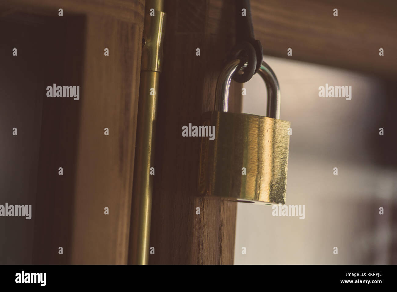 Close up shot of a vintage padlock Stock Photo - Alamy