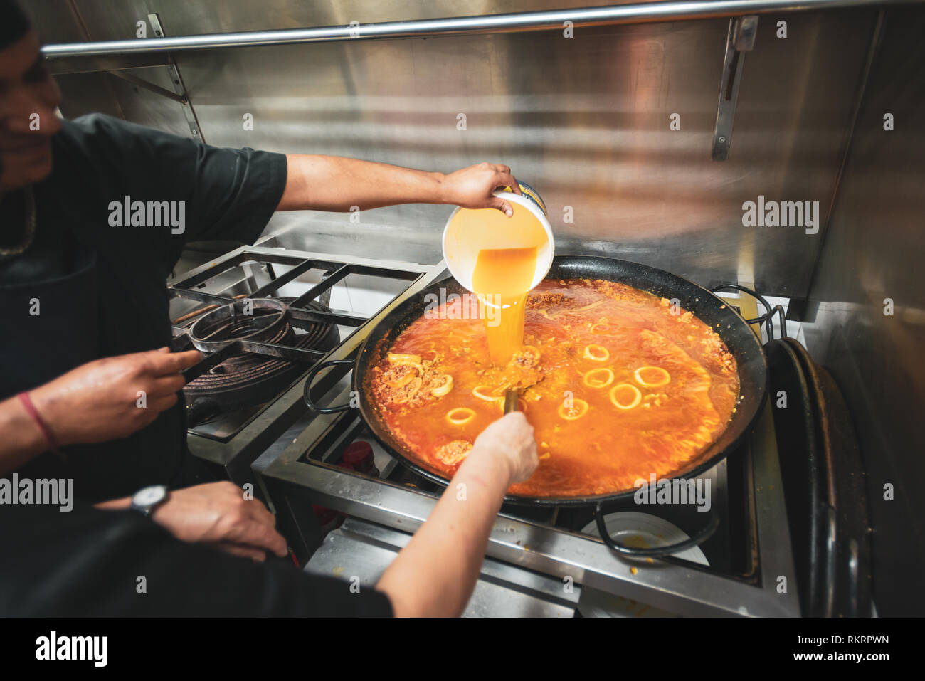 Man preparing paella in spain hi-res stock photography and images - Alamy