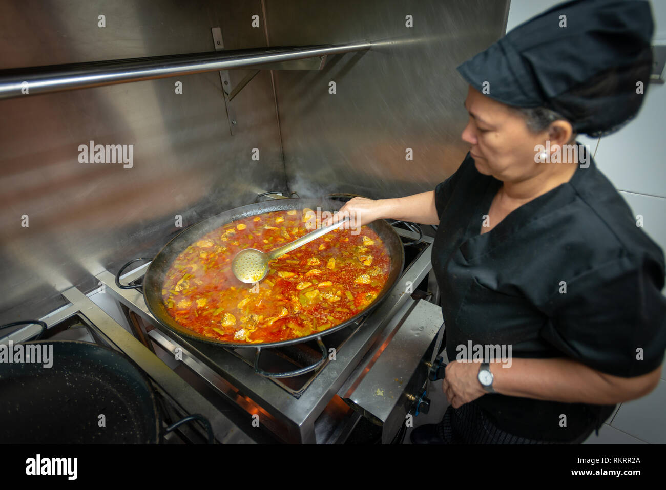 Steel paella pan hi-res stock photography and images - Alamy