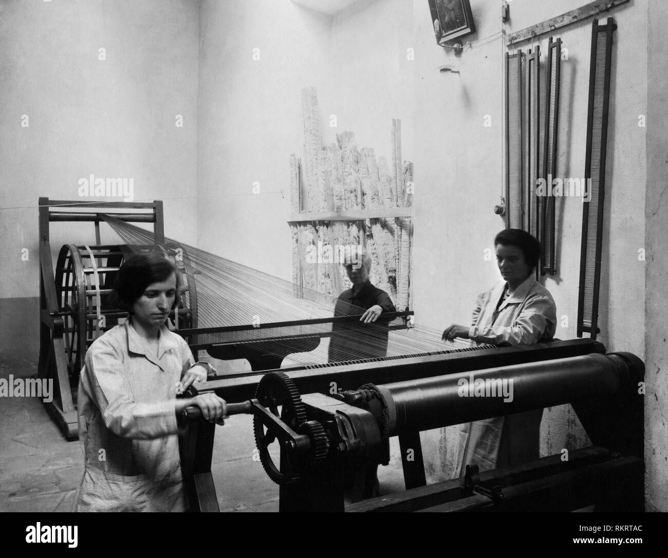Textile industry italy 20th century hi-res stock photography and images ...