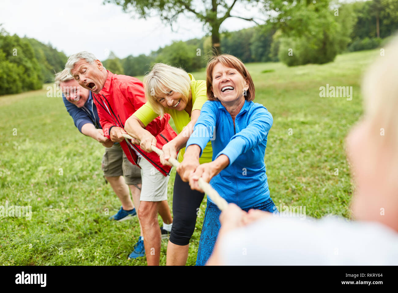 Tug war team competition hi-res stock photography and images - Alamy
