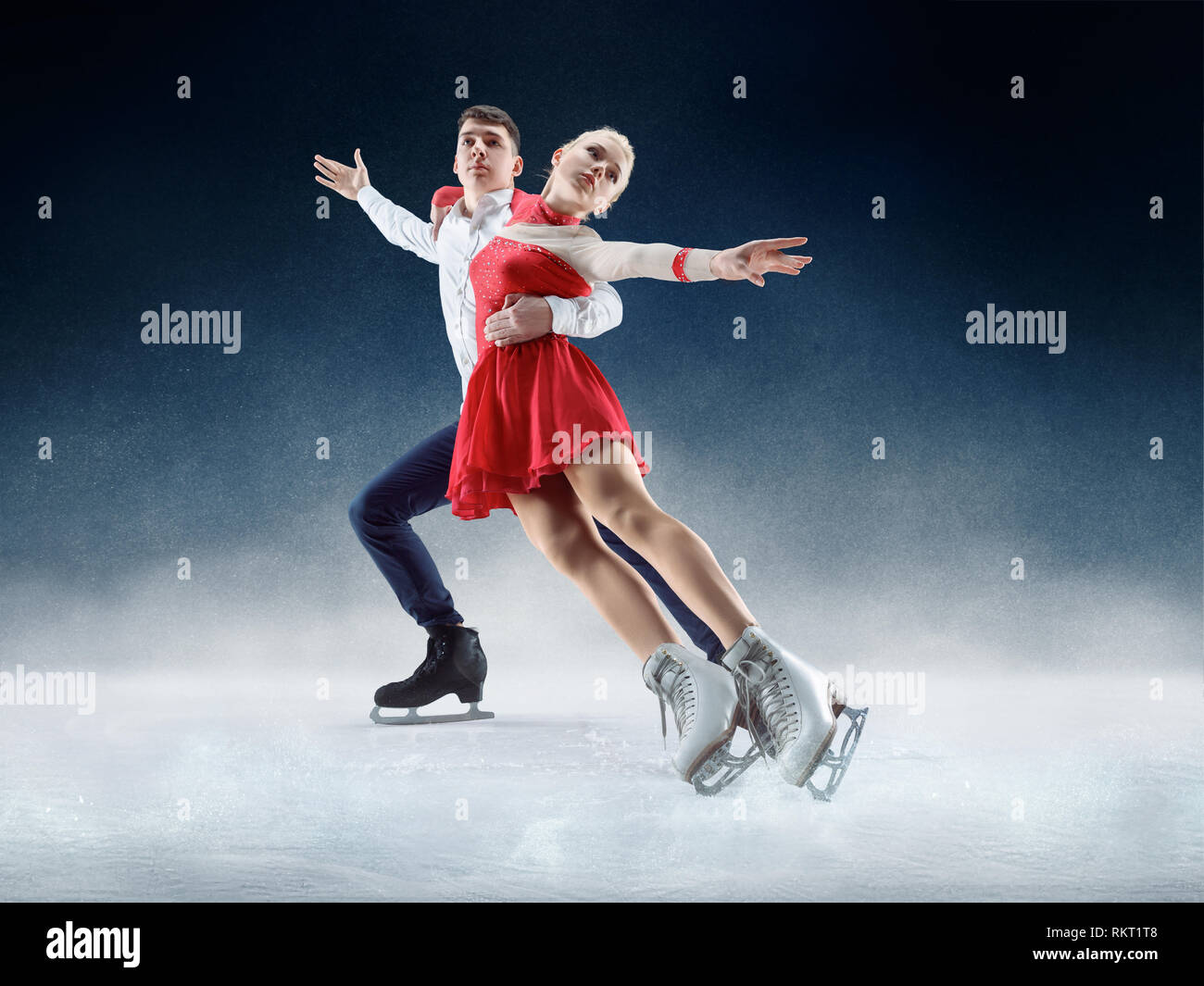 Professional male figure skater hi-res stock photography and images - Alamy