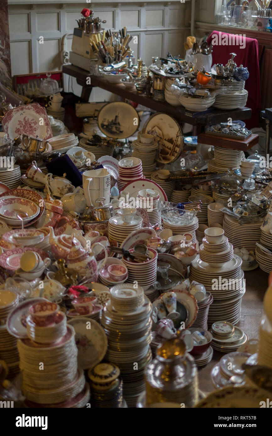 Porcelain house china hi-res stock photography and images - Alamy