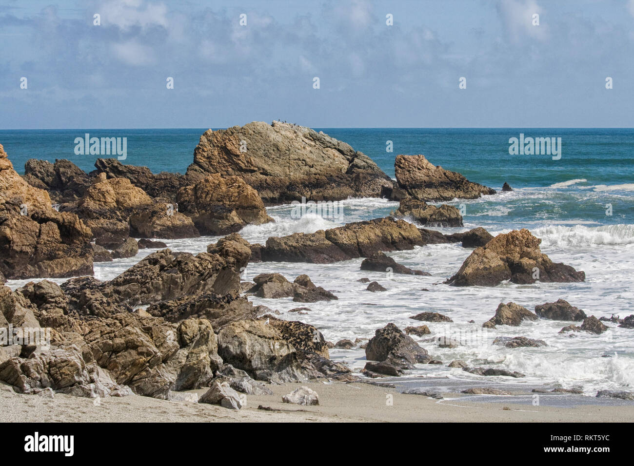 Coastal roaring waves hi-res stock photography and images - Alamy