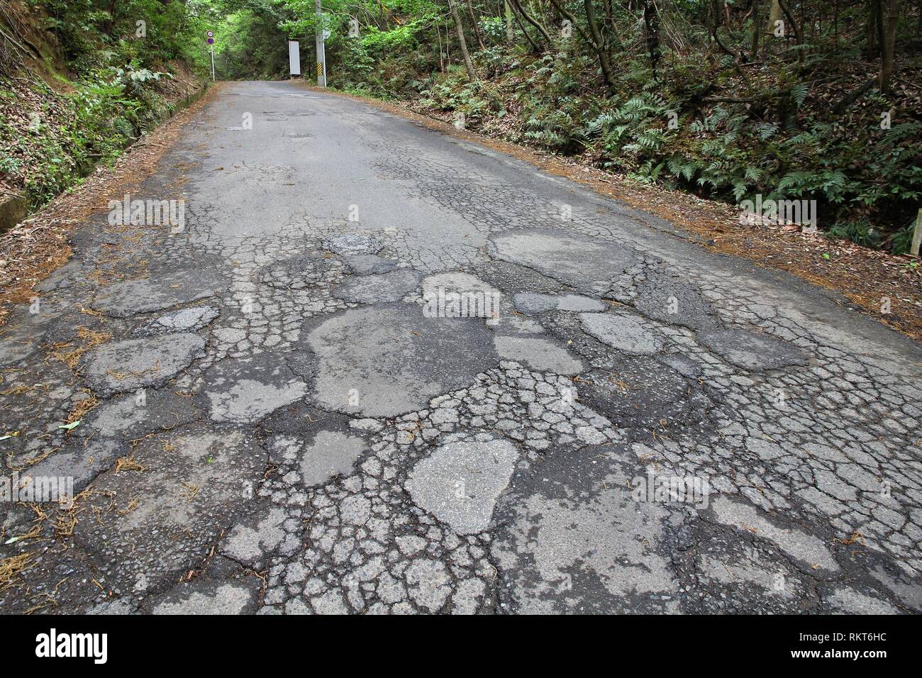 Cracked blacktop hi-res stock photography and images - Alamy