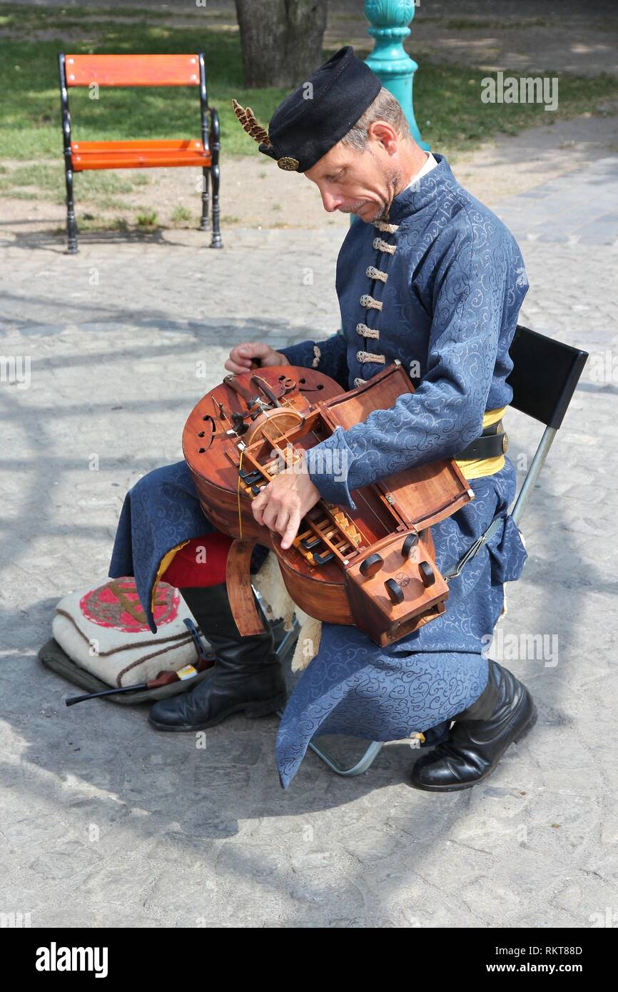 Traditional string instrument hi-res stock photography and images - Alamy