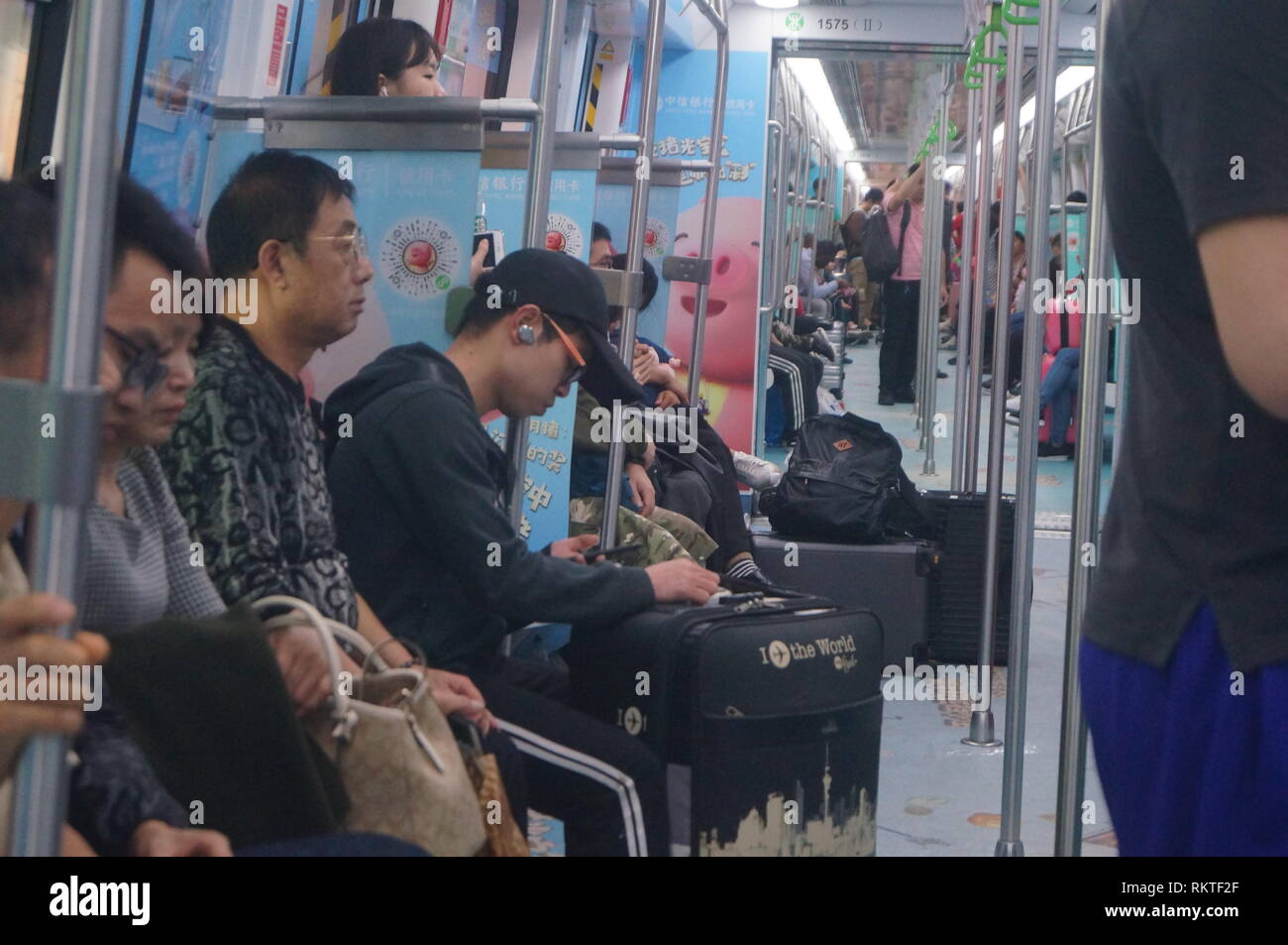 Shenzhen, China: people take the subway Stock Photo - Alamy