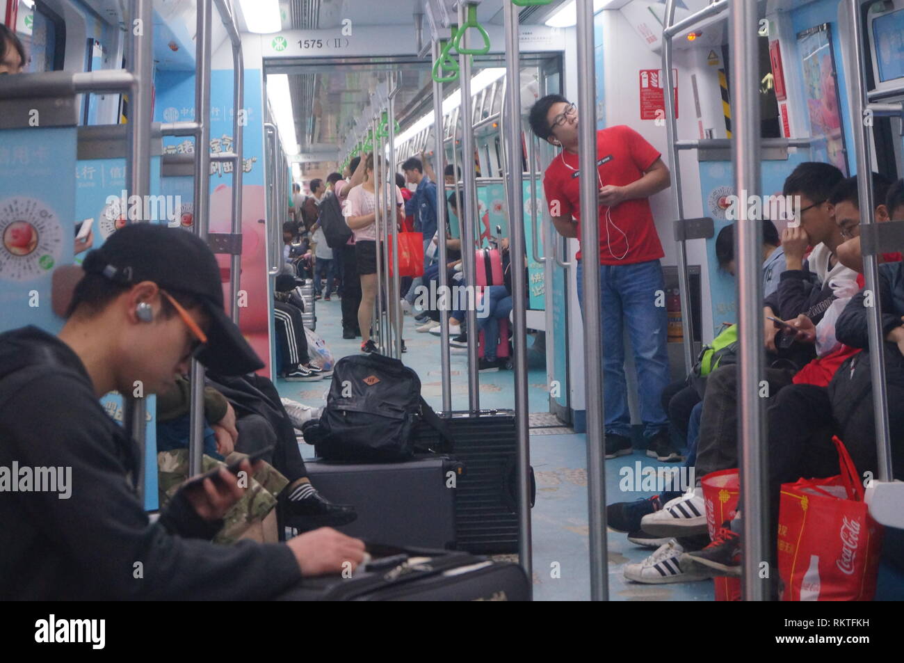 Shenzhen, China: people take the subway Stock Photo - Alamy