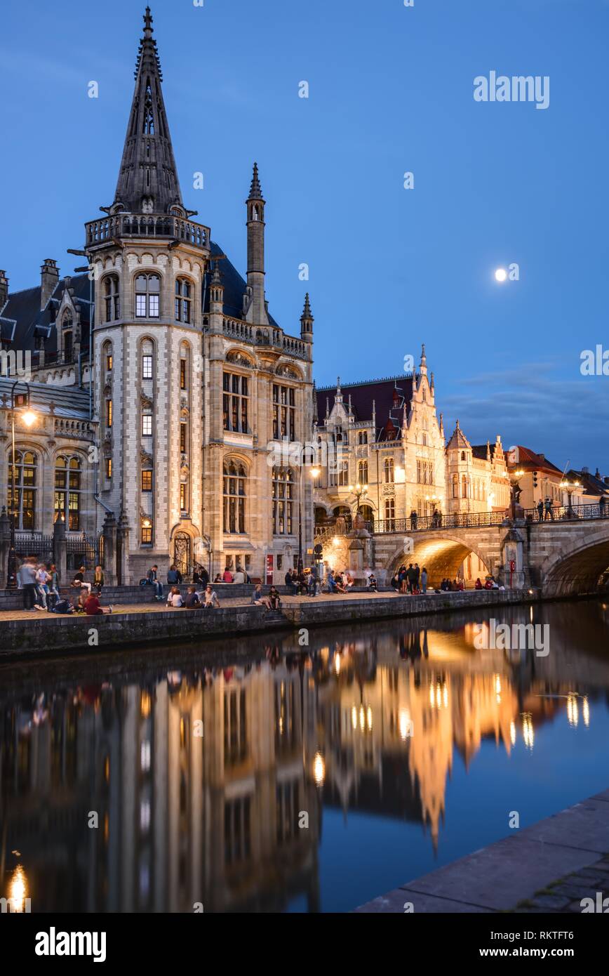 Gent, historisches Zentrum, ehemalige Post (links), Sint-Michielsbrug ...
