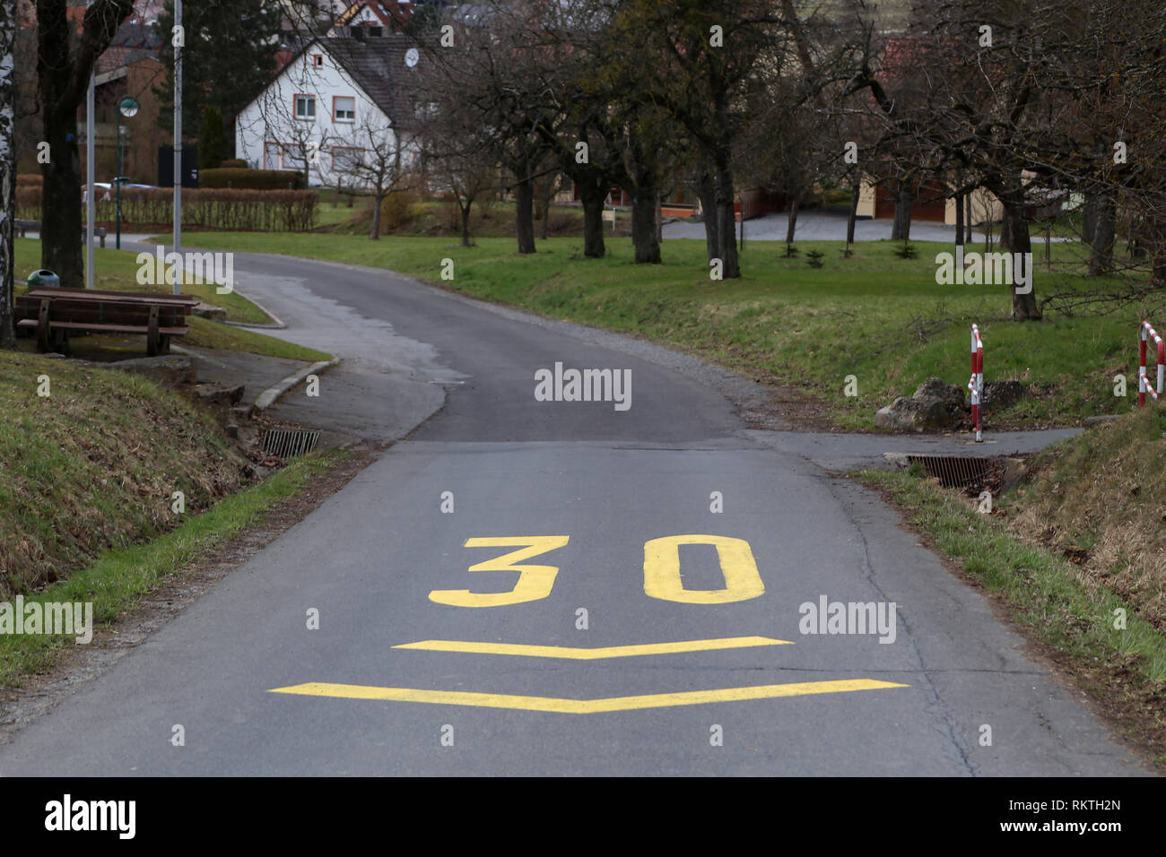 30 kmh zone hi-res stock photography and images - Alamy