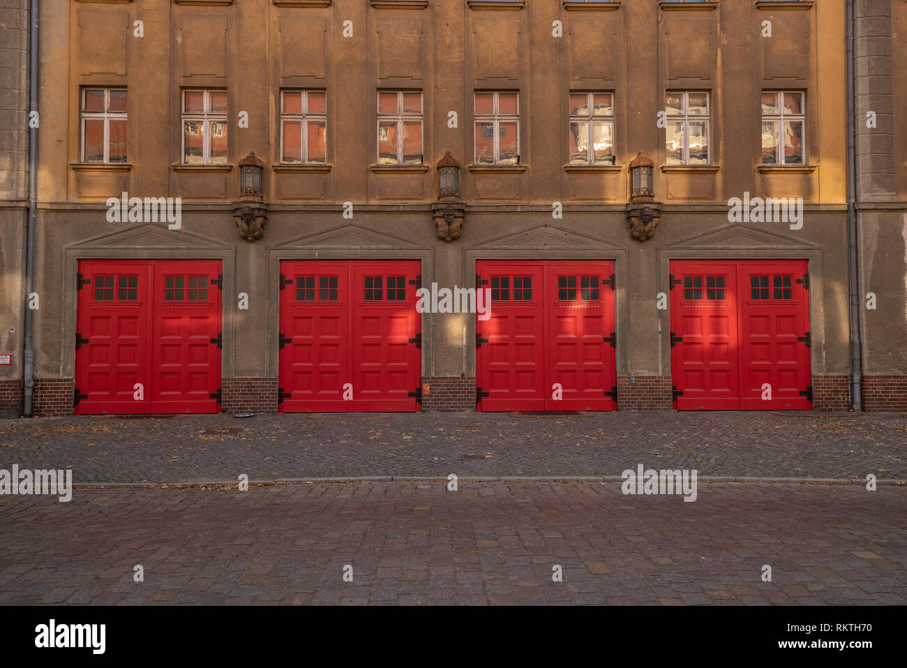Firehouse door hi-res stock photography and images - Alamy
